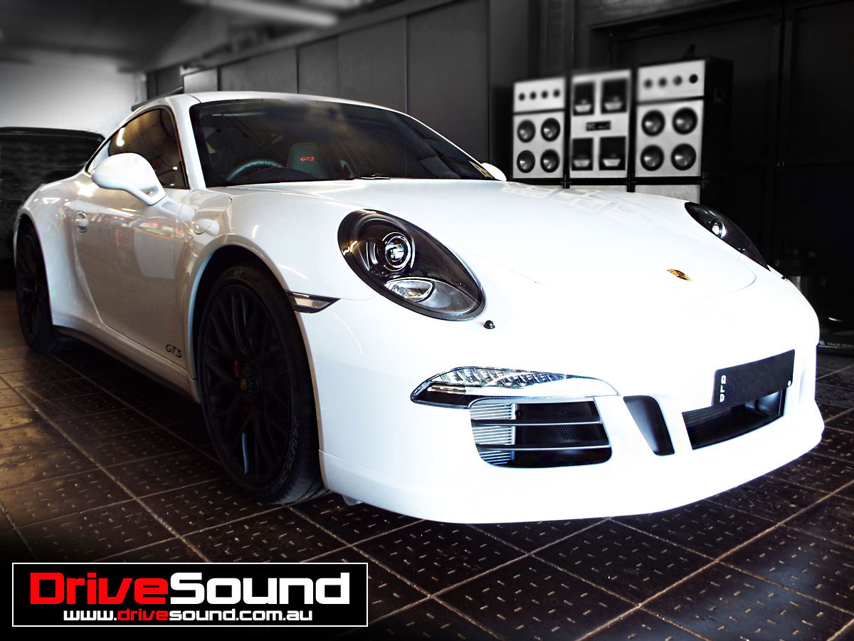 2015 Porsche 911 GTS Integrated Reverse Camera.